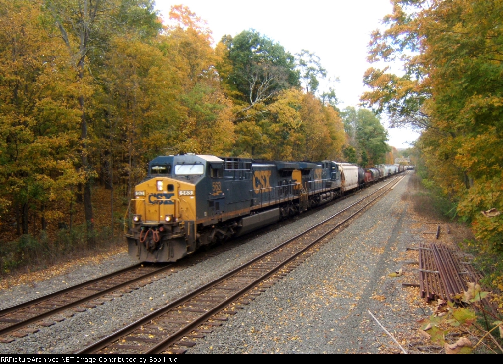 CSX 563 leads a southbound freight